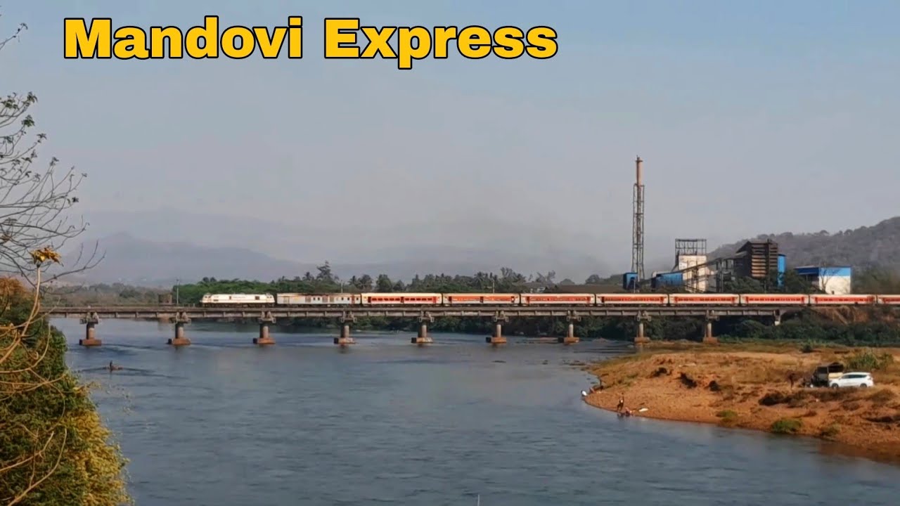 Mandovi Express | PBR KCVL Express | Vashisti River Chiplun | Konkan ...