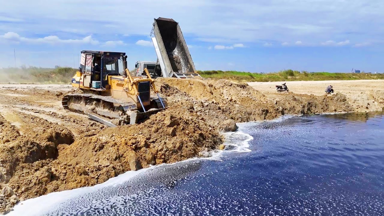 Great Perfectly Skill Dozer Bury Soil Filling The Deep Pond Komatsu D53 ...
