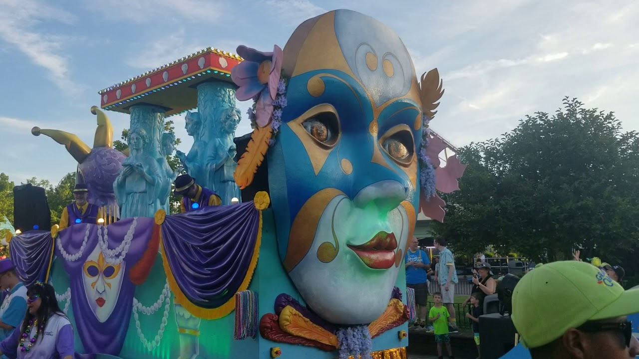 Kings Island Grand Carnivale Parade - YouTube
