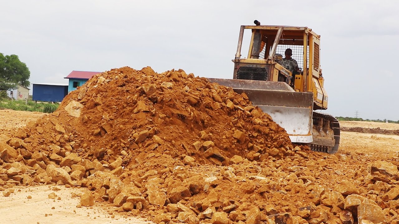 Best bulldozer pushing rock dirt operation Komat'su D58E - YouTube