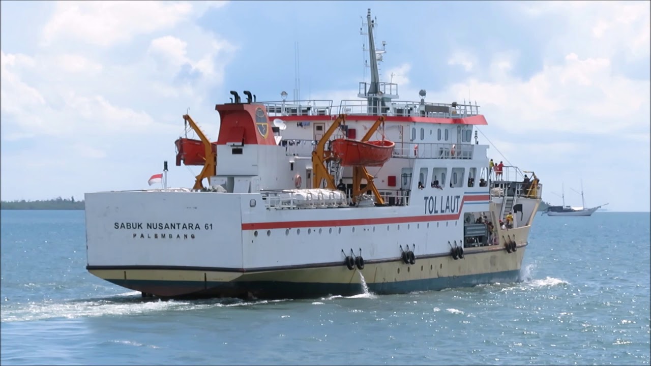 Kapal Sabuk Nusantara 61 dari Pelabuhan Kota Sorong Menuju Pulau Fani ...
