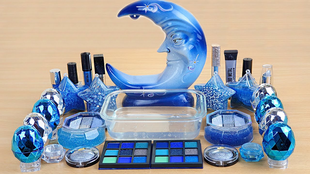 MOON SLIME Mixing Blue Silver Makeup and glitter into Clear Slime ...