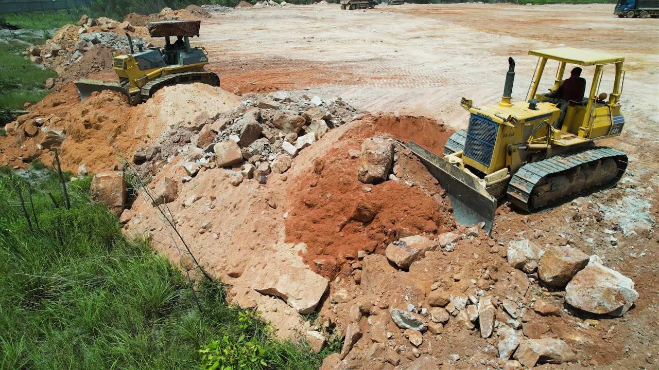 Technique Skill Dozer Operator Komatsu D61PX, D68E Push Rock Stone Soil Clearing Land Level ...