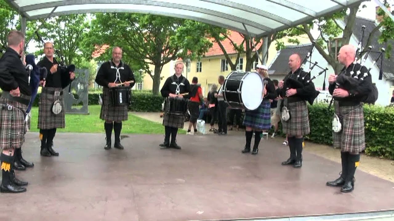 Green Forest Pipe Band 2014 - YouTube