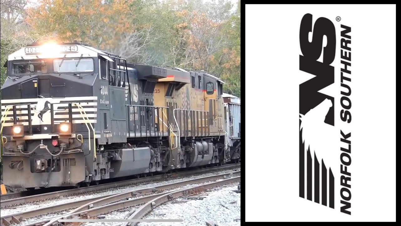 NS 4044 WITH GREAT P3 LEADS NS175 THROUGH DOWNTOWN CORDELE GA 11/30/22 ...