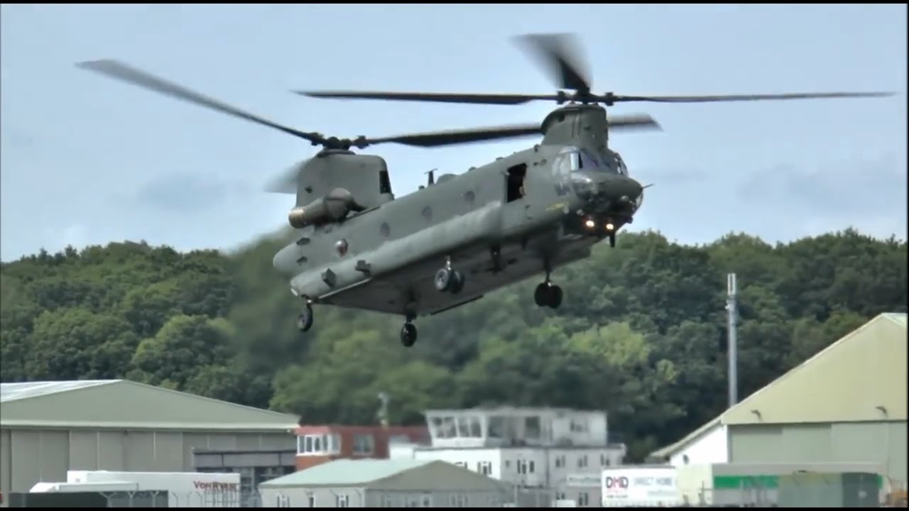 Crazy british pilot dancing ballet with his chinook helicopter! :O ...