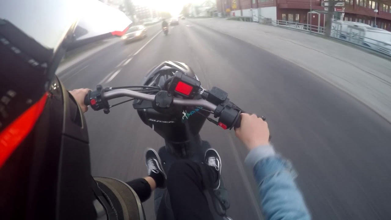 Moppe Stunt Genom Sundsvall - YouTube