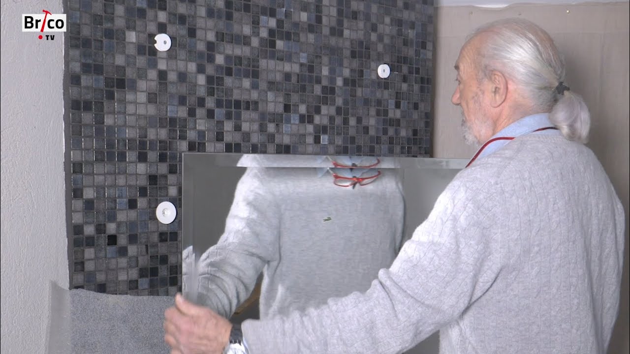 Poser un miroir avec des fixations invisibles - Tuto bricolage avec ...
