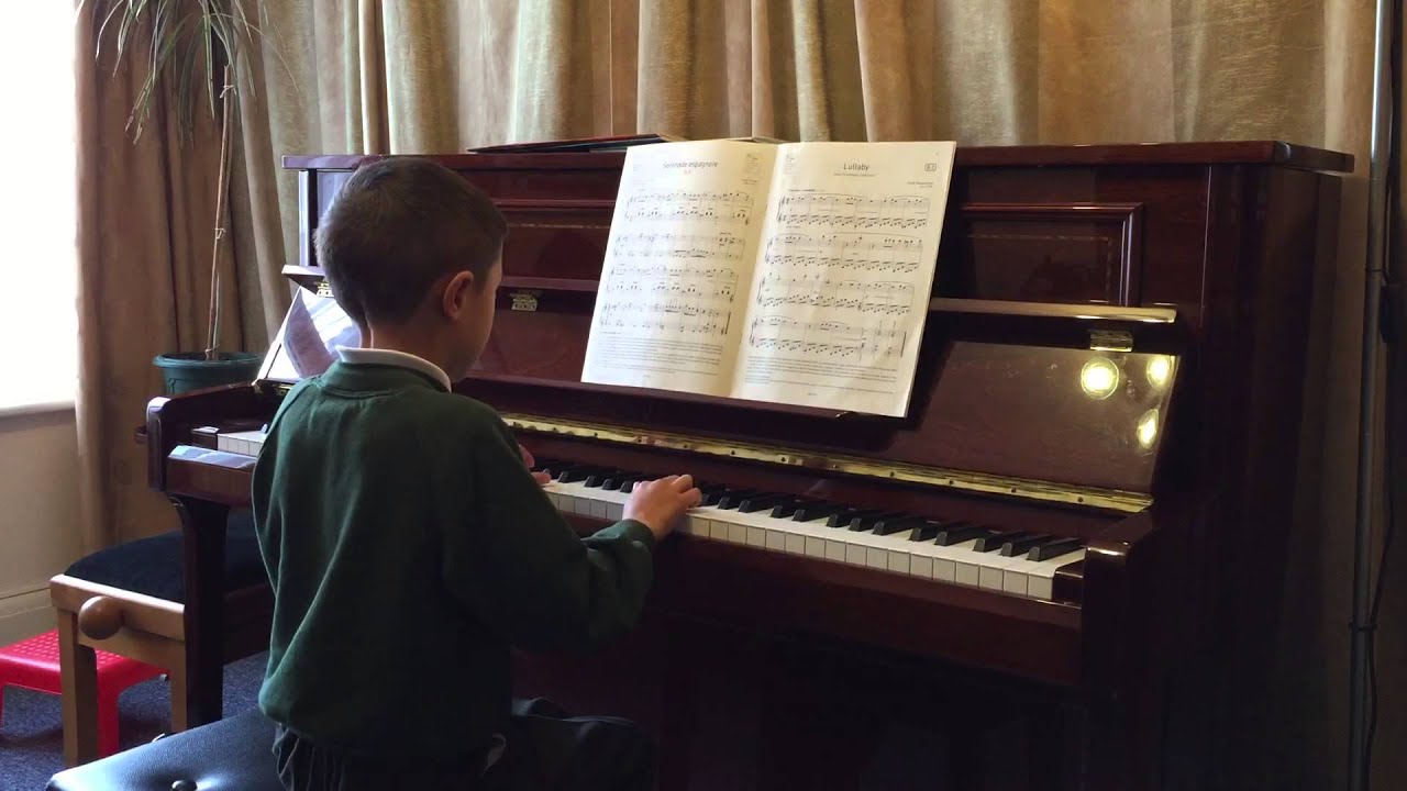 Daniel Battersby-Serenade Espagnole by Jose Ferrer - YouTube