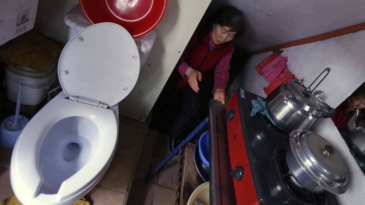Remarkable Photos Show Crazy Micro Apartments Around The World - YouTube