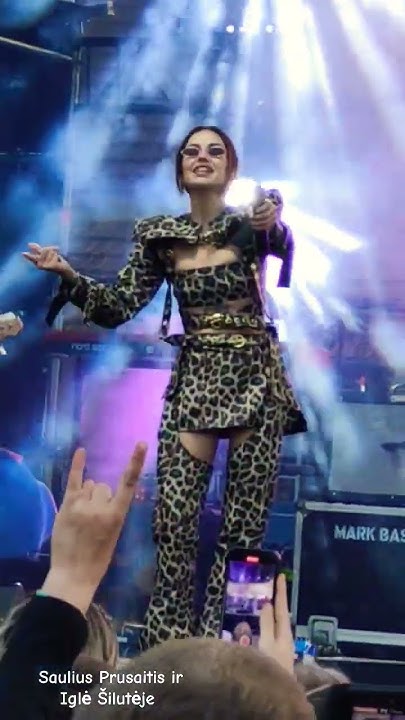 Saulius Prusaitis ir Iglė Šilutės miesto šventėje #silute #igle #prusaitis - YouTube