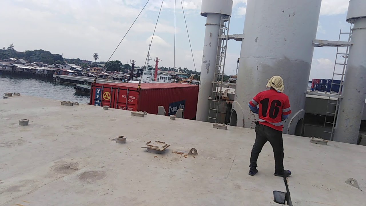 Discharging Heavy Container Fulls Load - YouTube