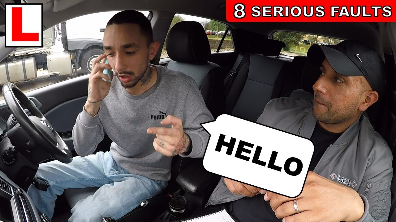 LEARNER ANSWERS MOBILE PHONE ON DRIVING TEST - YouTube