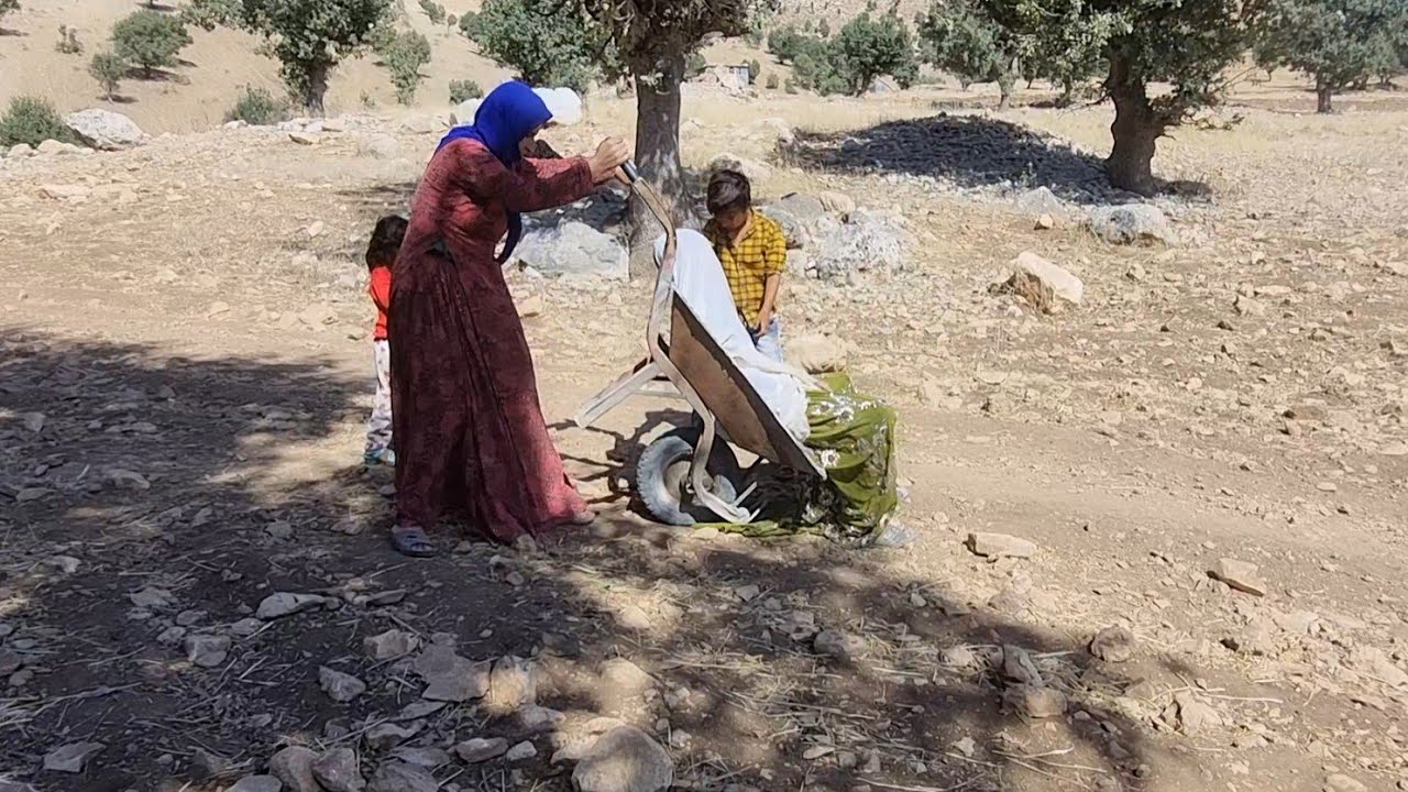 The happiness of a naive woman falls into the traps of Parisa - YouTube