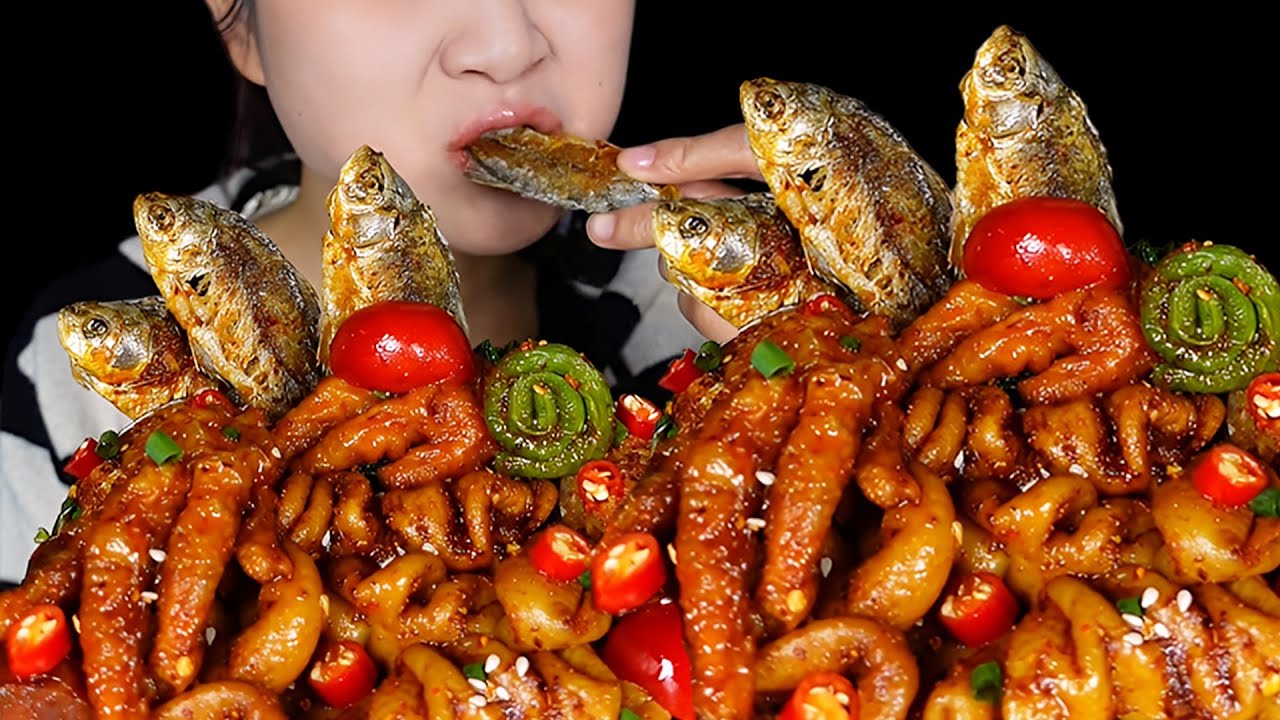 Enjoy eating spicy pork intestines, Fried crispy fish - YouTube