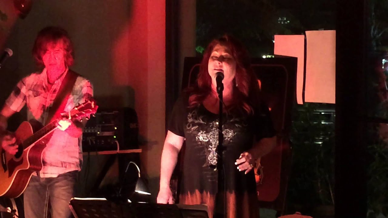Mary Shafer sings Under the Boardwalk - YouTube