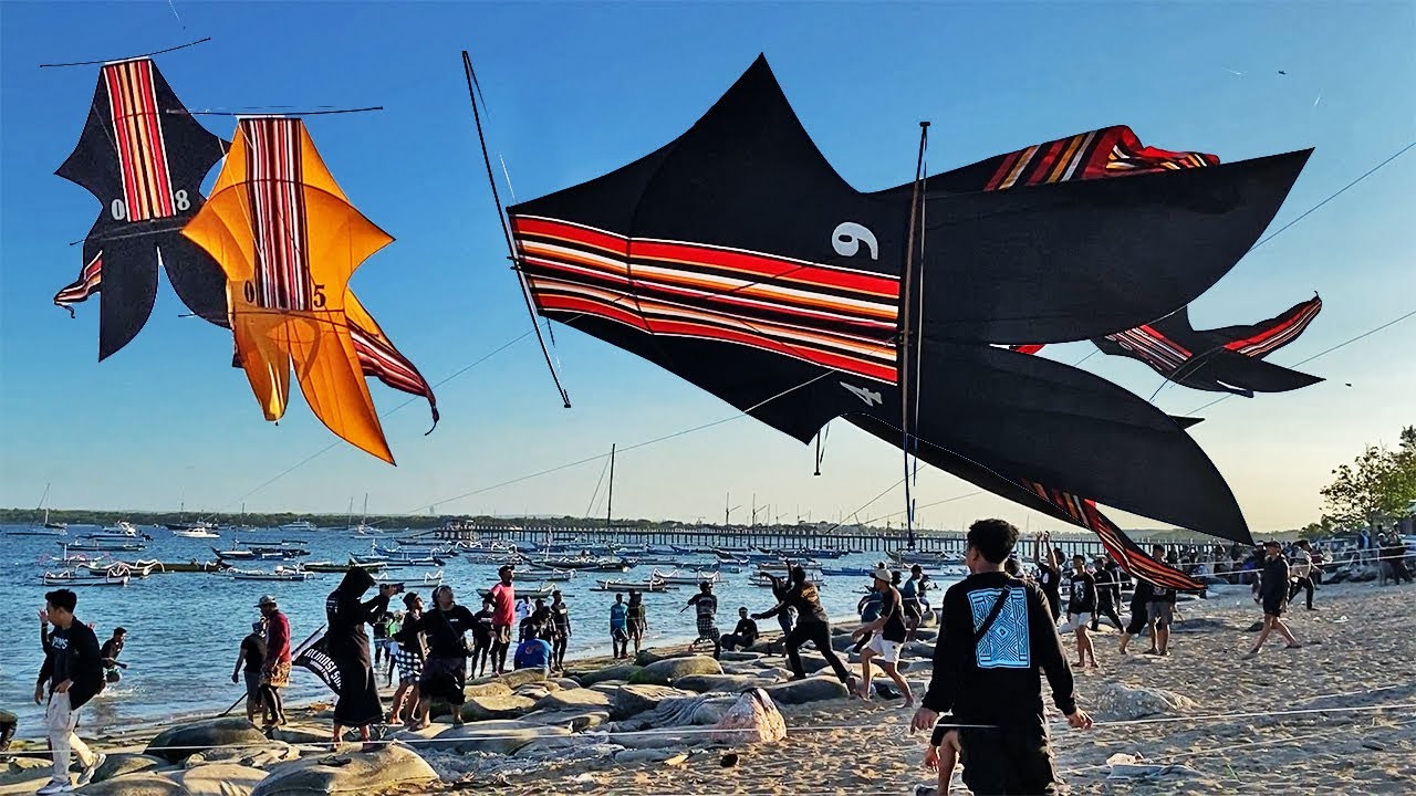 MERIAH SEKALI LOMBA LAYANGAN SUPER BESAR DI MERTASARI, TAKJUB DAN BETAH ...