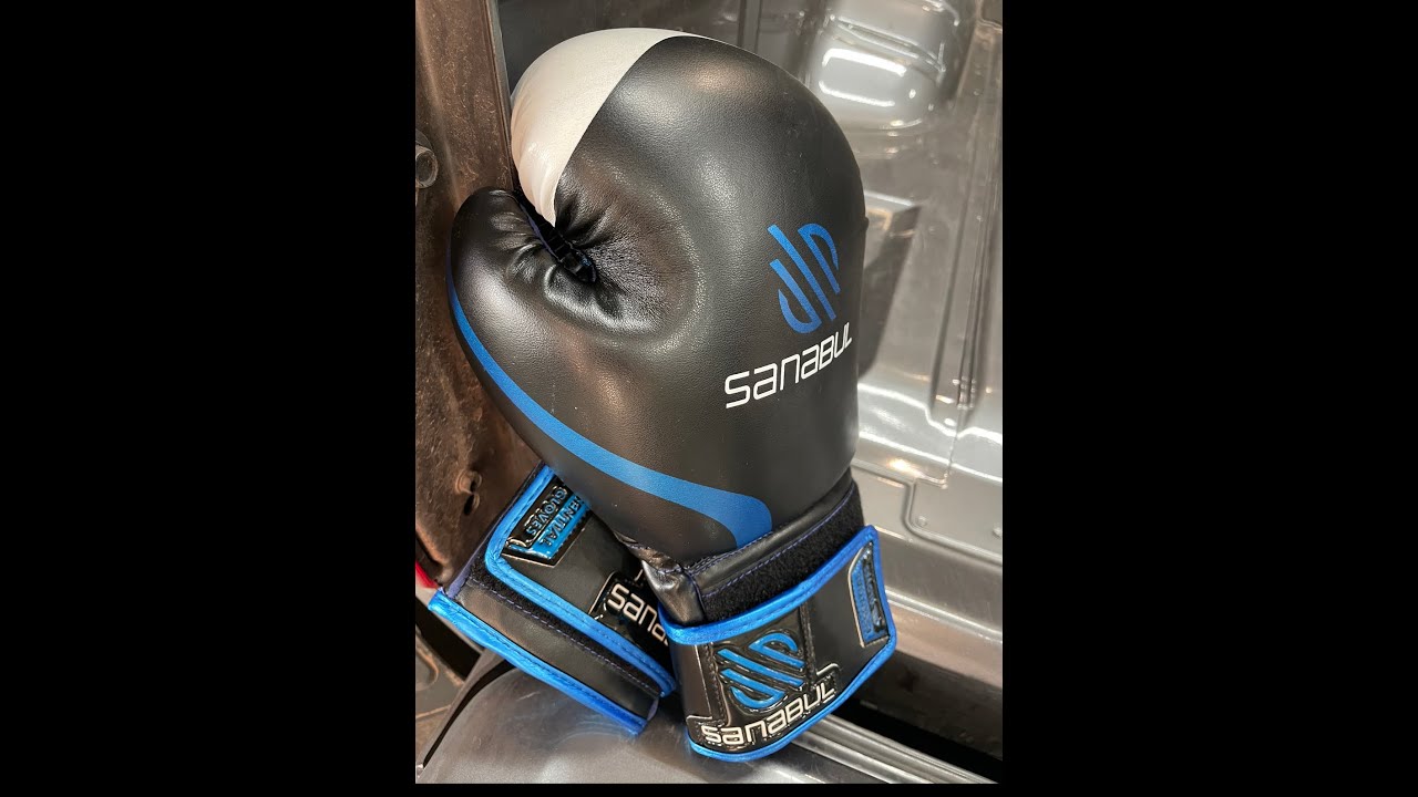 My basic garage gym setup, boxing. Pull up bar, heavy bag wall mounted ...