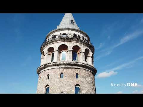 Galata Kulesine komşu, yüksek tavanlı, teraslı, deniz, tarihi yarımada ve Galata Kulesi manzaralı