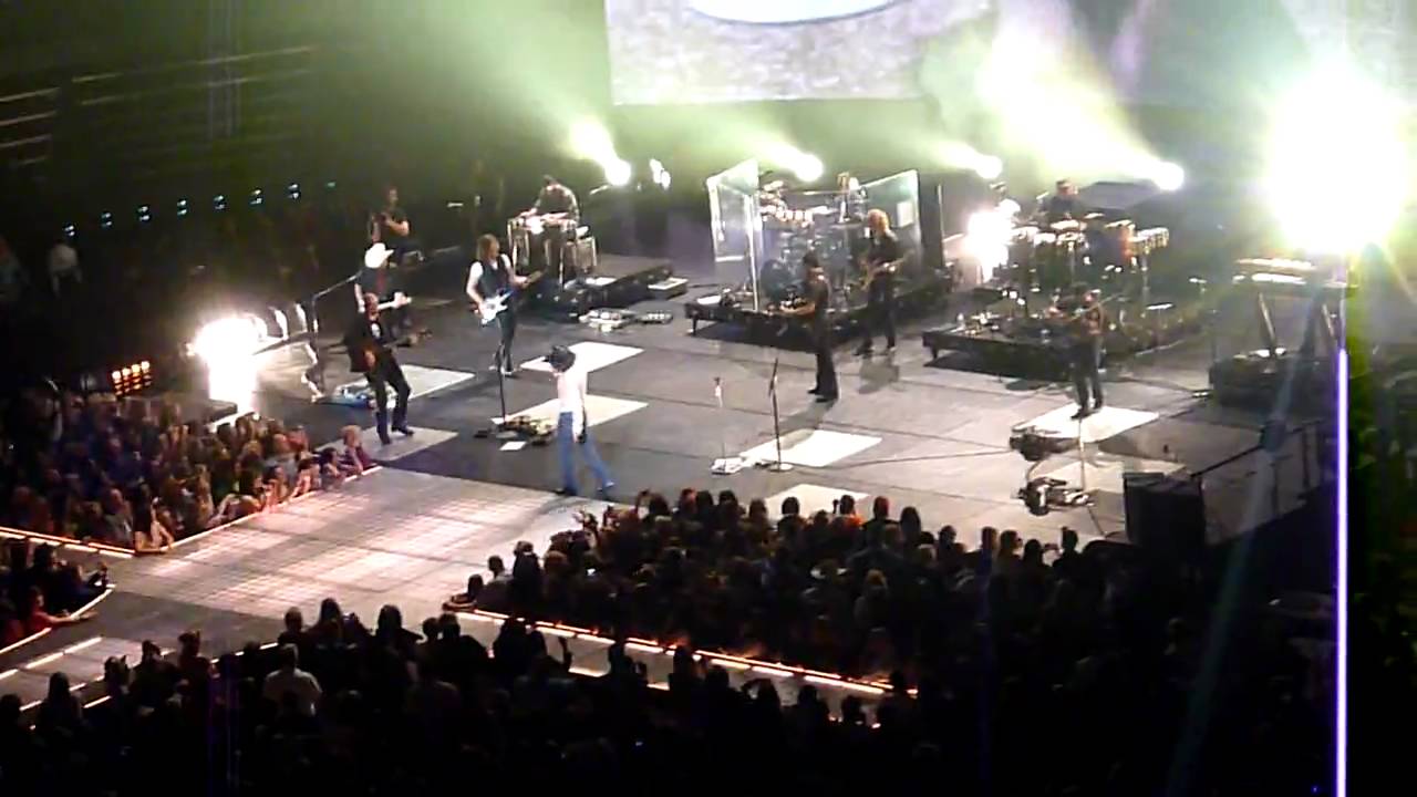 Tim McGraw Back When Live - YouTube