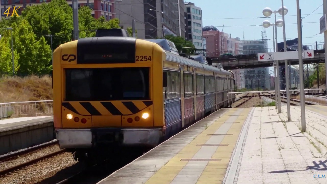 (4K UHD HDR) Circulação de comboios CP na estação/apeadeiro de ...