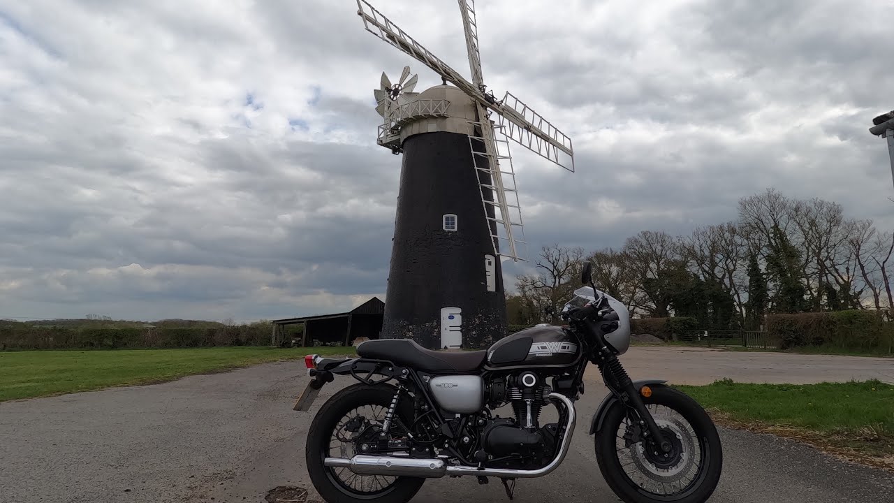 Kawasaki W800 Cafe Muttering - The Kawasaki Z650RS v W800 Cafe & Stuart ...