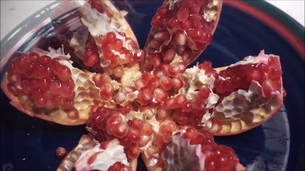 How To Cut Open A Pomegranate/ Pomegranate Cutting Tutorial - YouTube