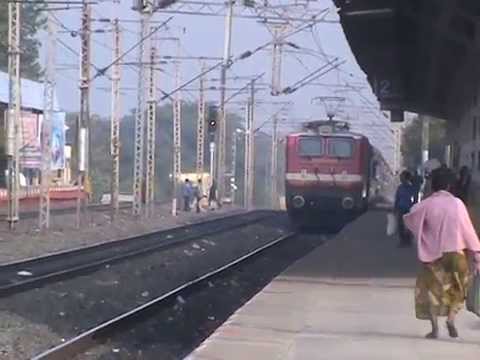 12841 Howrah - Chennai Central Coromandel Express Slowly Crosses ...