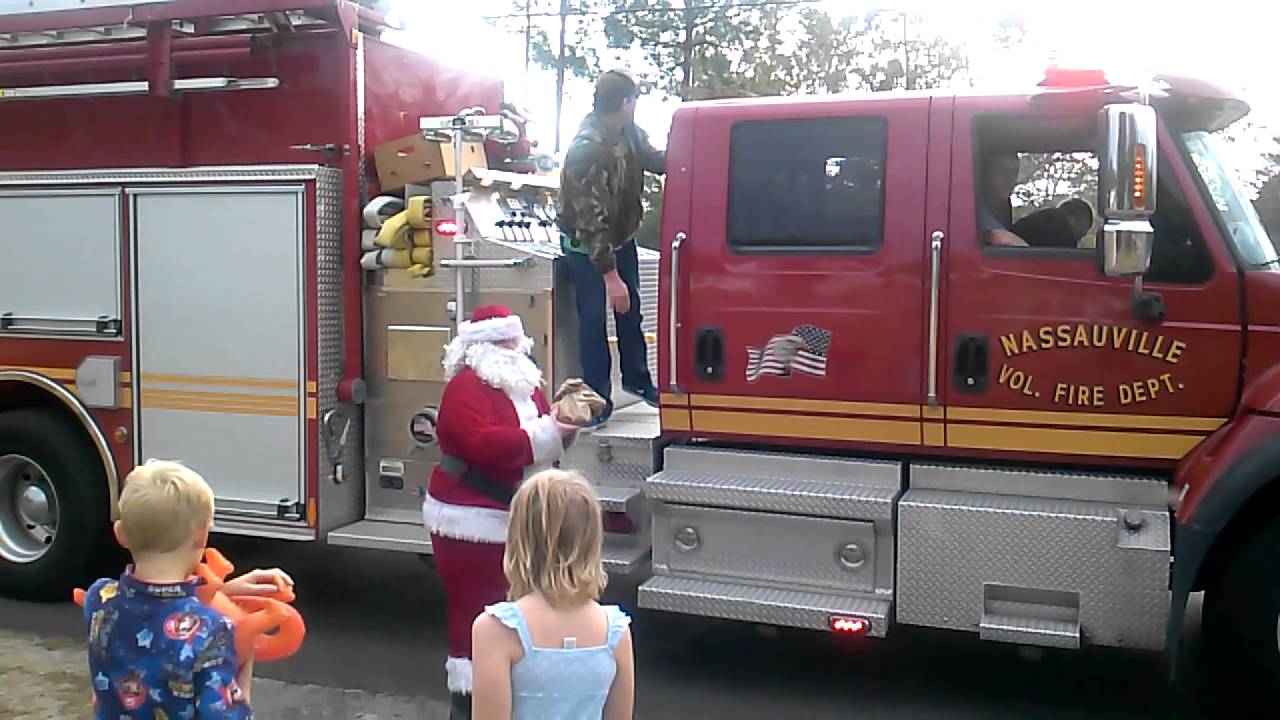 Santa drive by this morning. - YouTube