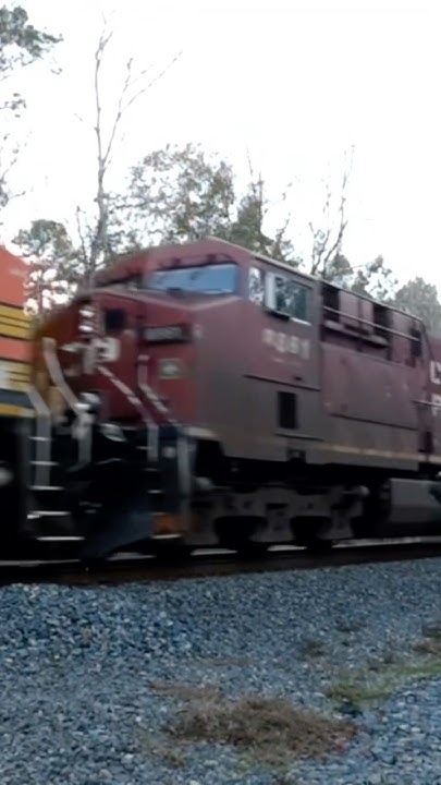 BNSF #5688 & CP #8861 (Louisiana/Arkansas State Line) - YouTube