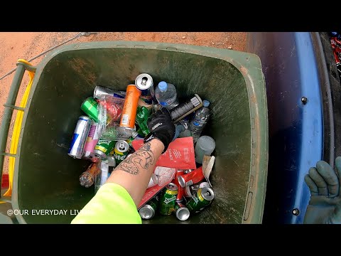 DUMPSTER DIVING ''We Certainly Struck Gold'' - YouTube