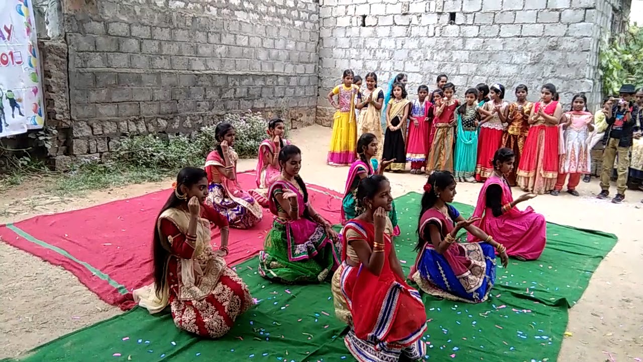 Vachinde song - YouTube