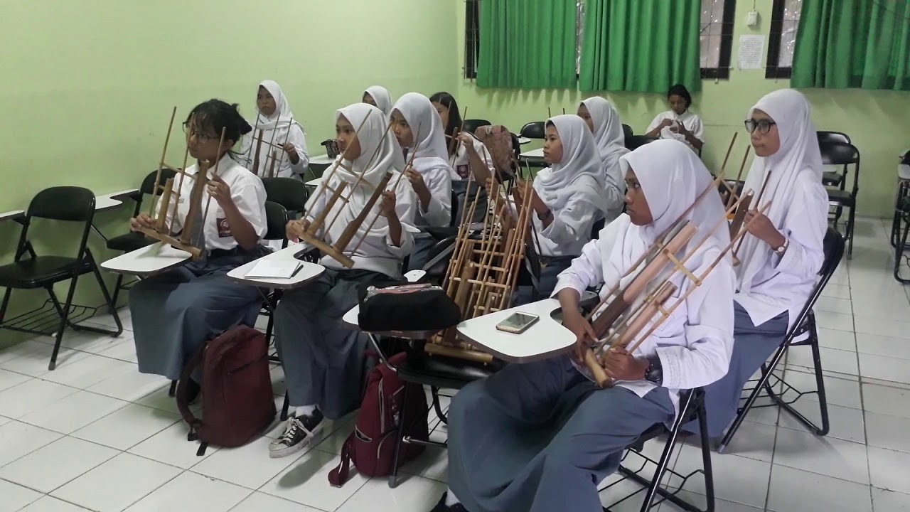 EKSKUL - ANGKLUNG SMKN 46 JAKARTA - YouTube