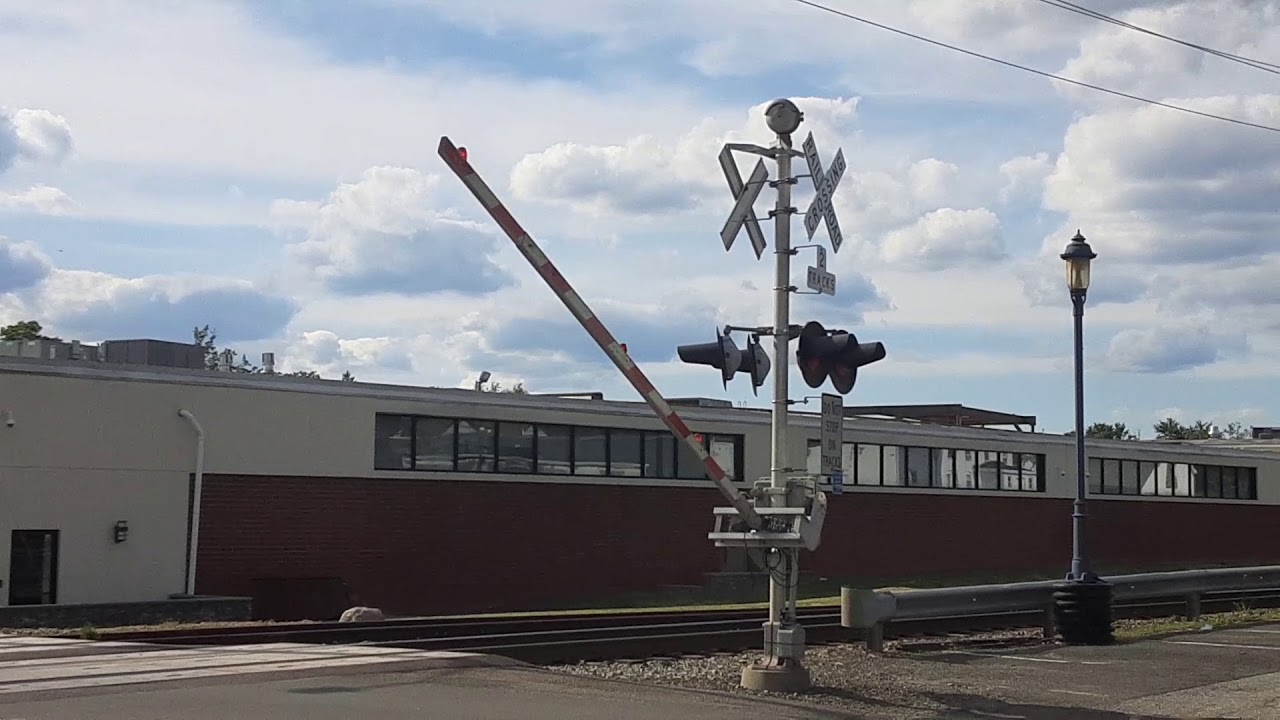 NJT 4207 GP40PH-2M arrvies into Pearl river @Jefferson Ave (6/15/20 ...