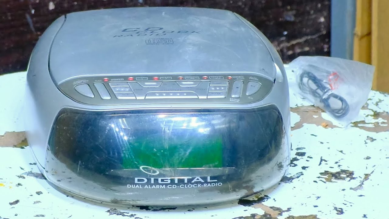 Smash Robot Head CD Player Clock Radio - YouTube