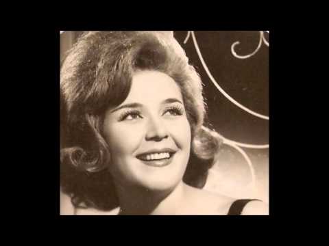 Nesrin Sipahi - Kalbe dolan o ilk bakış unutulmaz