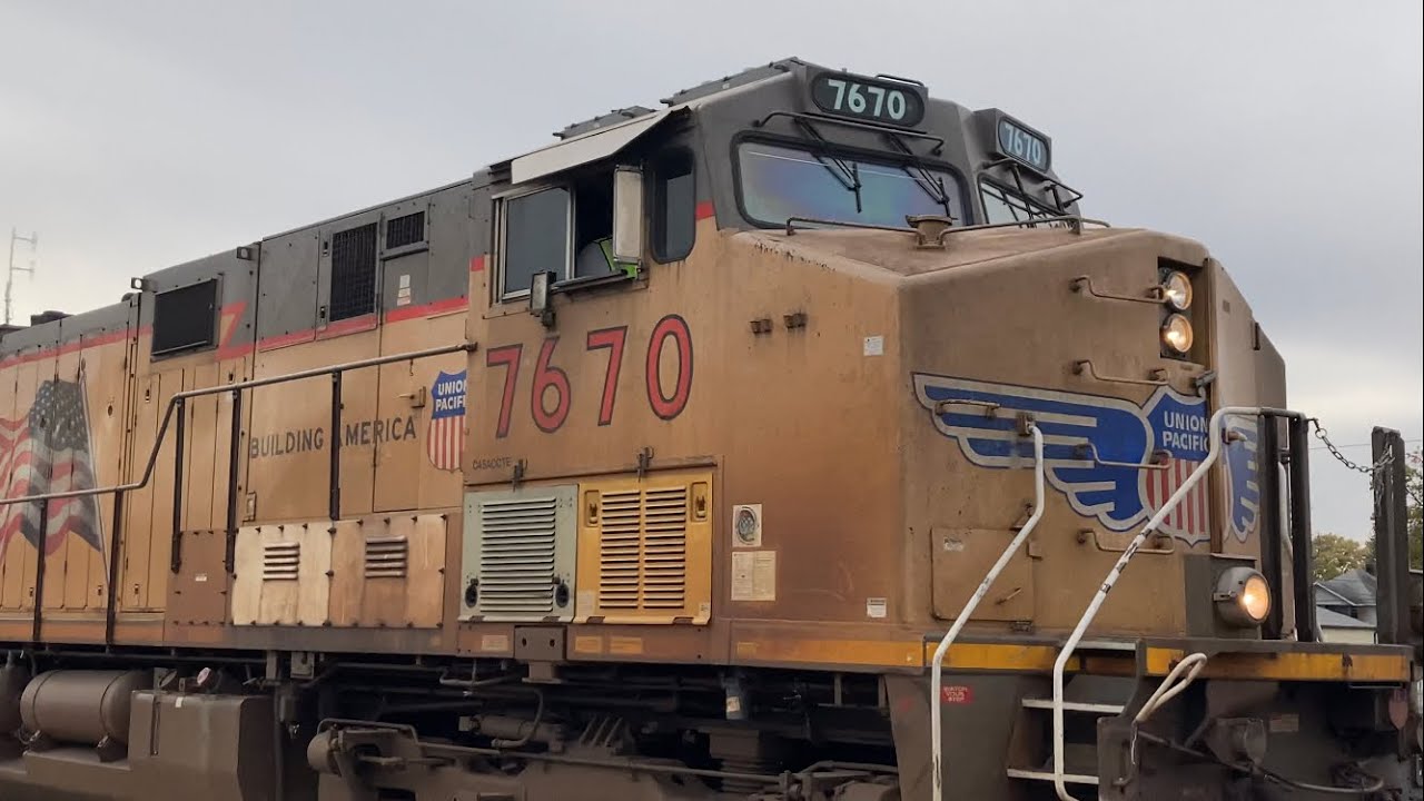 CN E296 in Centrailia,IL - YouTube