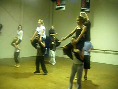 2 person Jazz Dance on shoulders. - YouTube