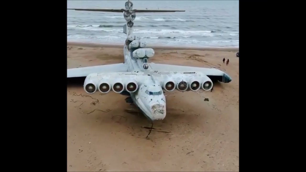 The ekranoplano Lun -class , Soviet of the skies beached on the shores ...