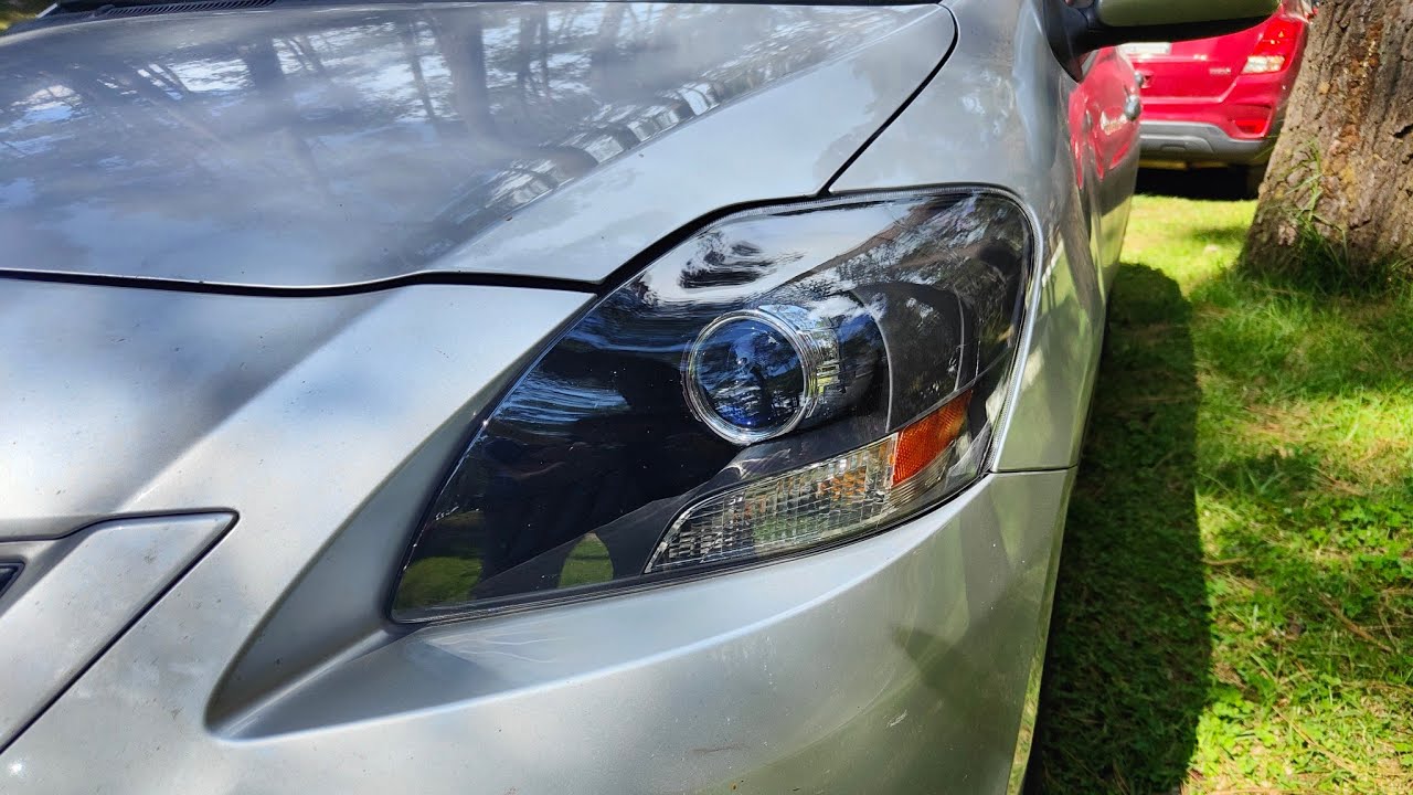 Retrofit = Cambio de micas faros principales Toyota Yaris Sedan 2015 ...