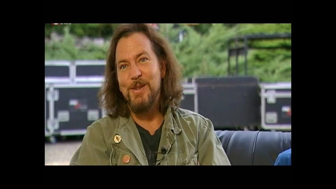 Interview pt 2 (Pearl Jam, Berlin 2009) - YouTube