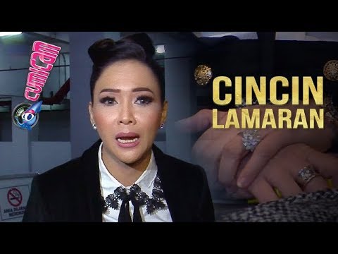 Ada Cincin di Jari Manis, Maia Estianty Sudah Dilamar Danny Mussry? - Cumicam