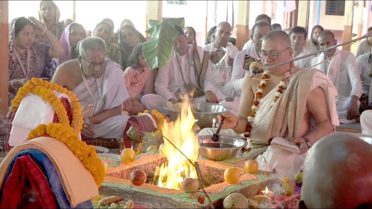 ISKCON Bangladesh ceremony : ইসকন বাংলাদেশ যজ্ঞ অনুষ্ঠান - YouTube
