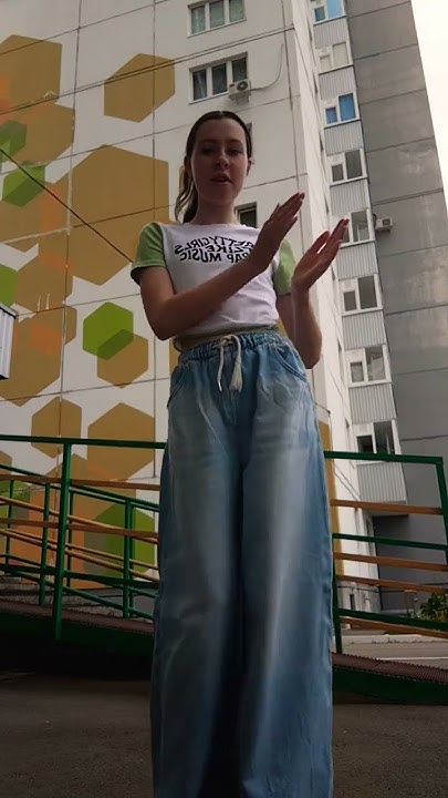 девочки на заднем плане😅 Youtube