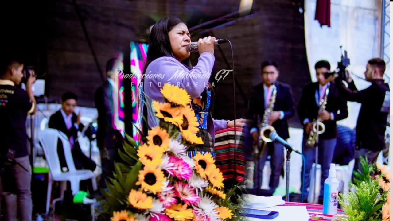 Impresionante cómo canta la Solista Lea Cristina, orquesta bendicion ...