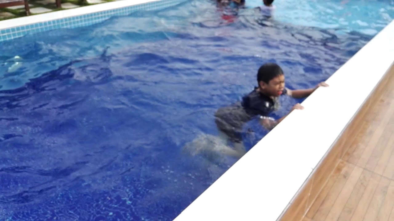 Swimming pool show - YouTube