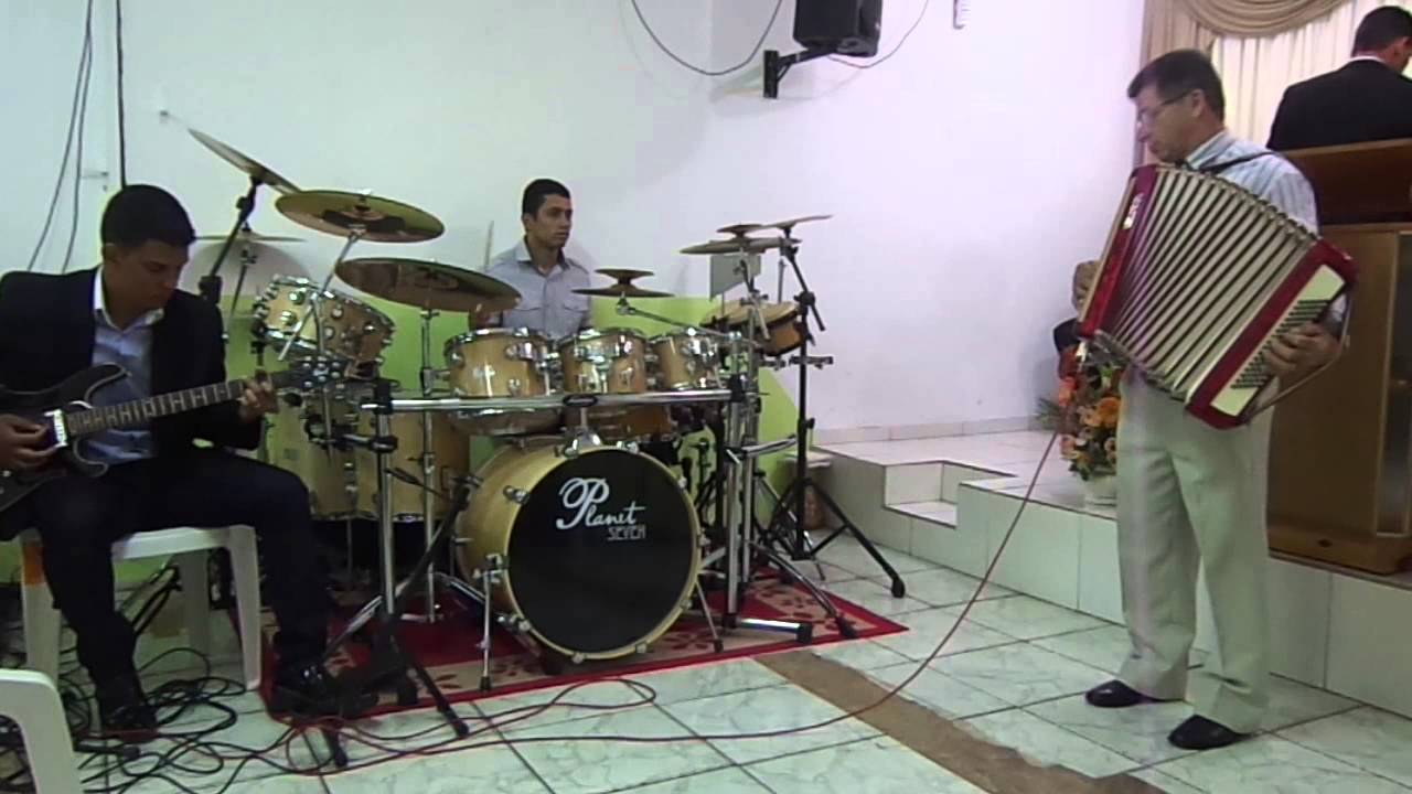 Toninho tocando Acordeon na Igreja ADPB Jamile Dequech!!! - YouTube