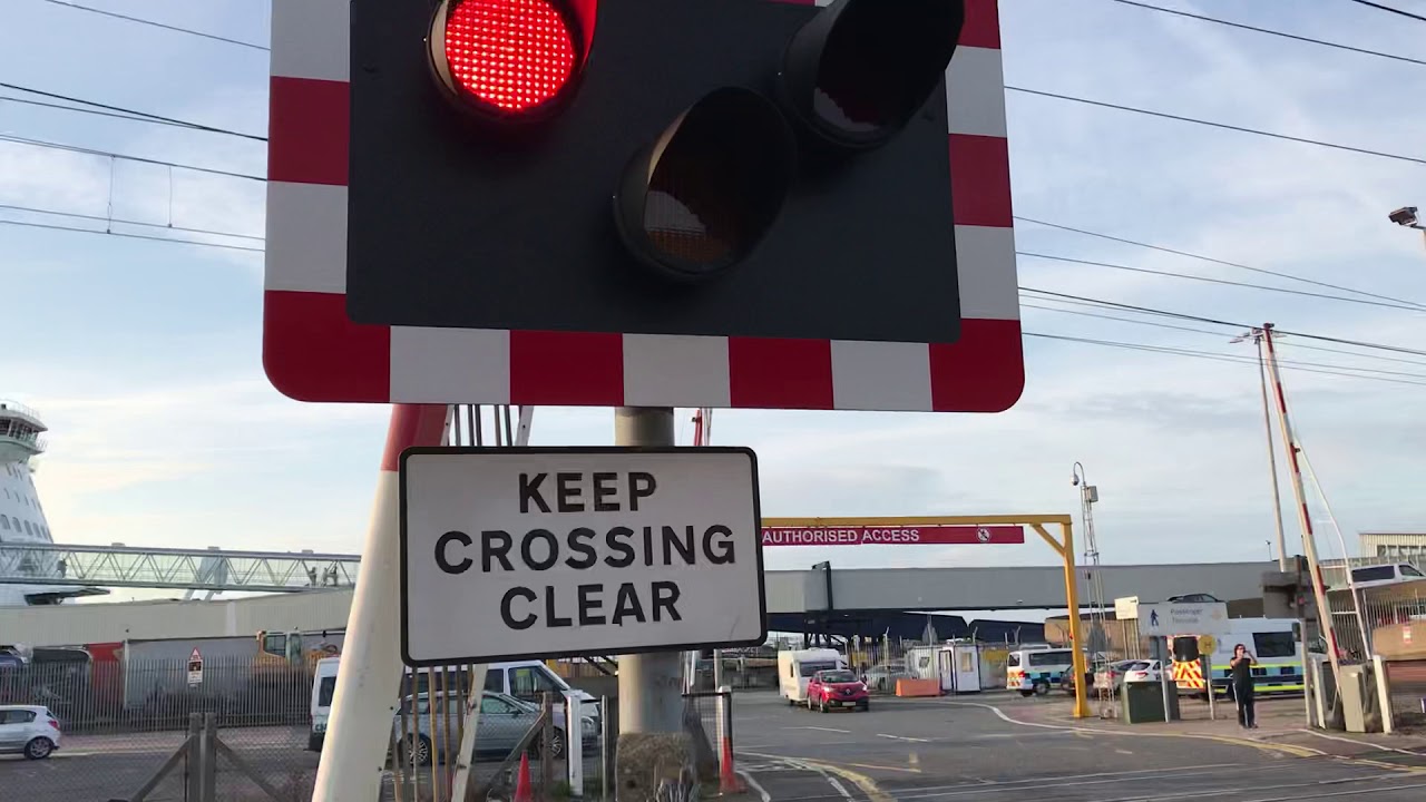 Parkeston West Level Crossing (Essex) Monday 08.07.2019 - YouTube