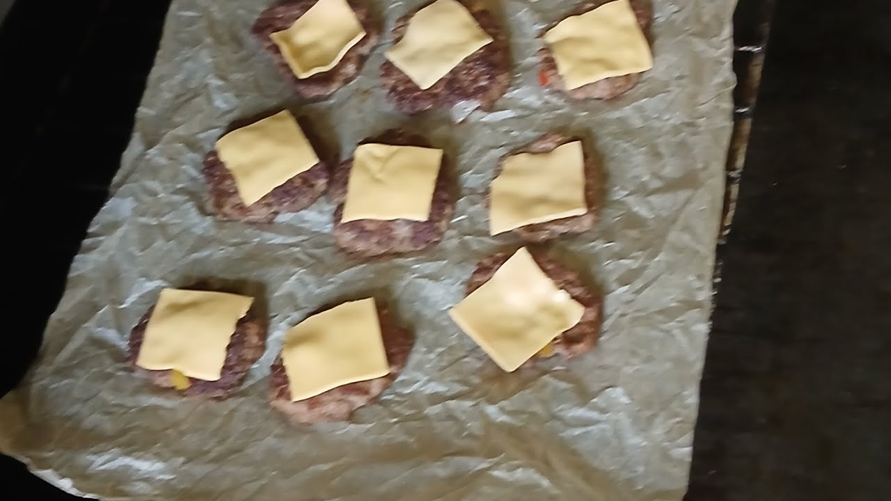 made mini cheese burgers 🍔 for my kiddo's - YouTube