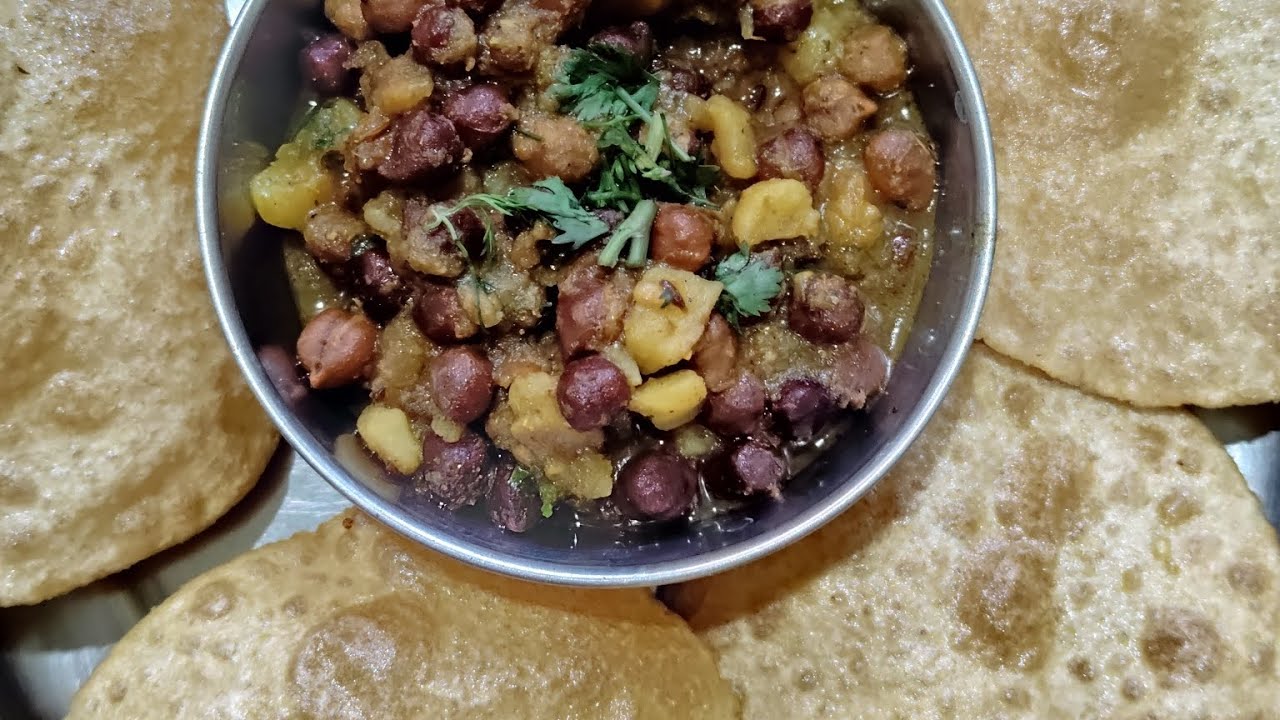 Kale Chane Ke chhola aur Puri 🥰😘😍🍛🥘 - YouTube